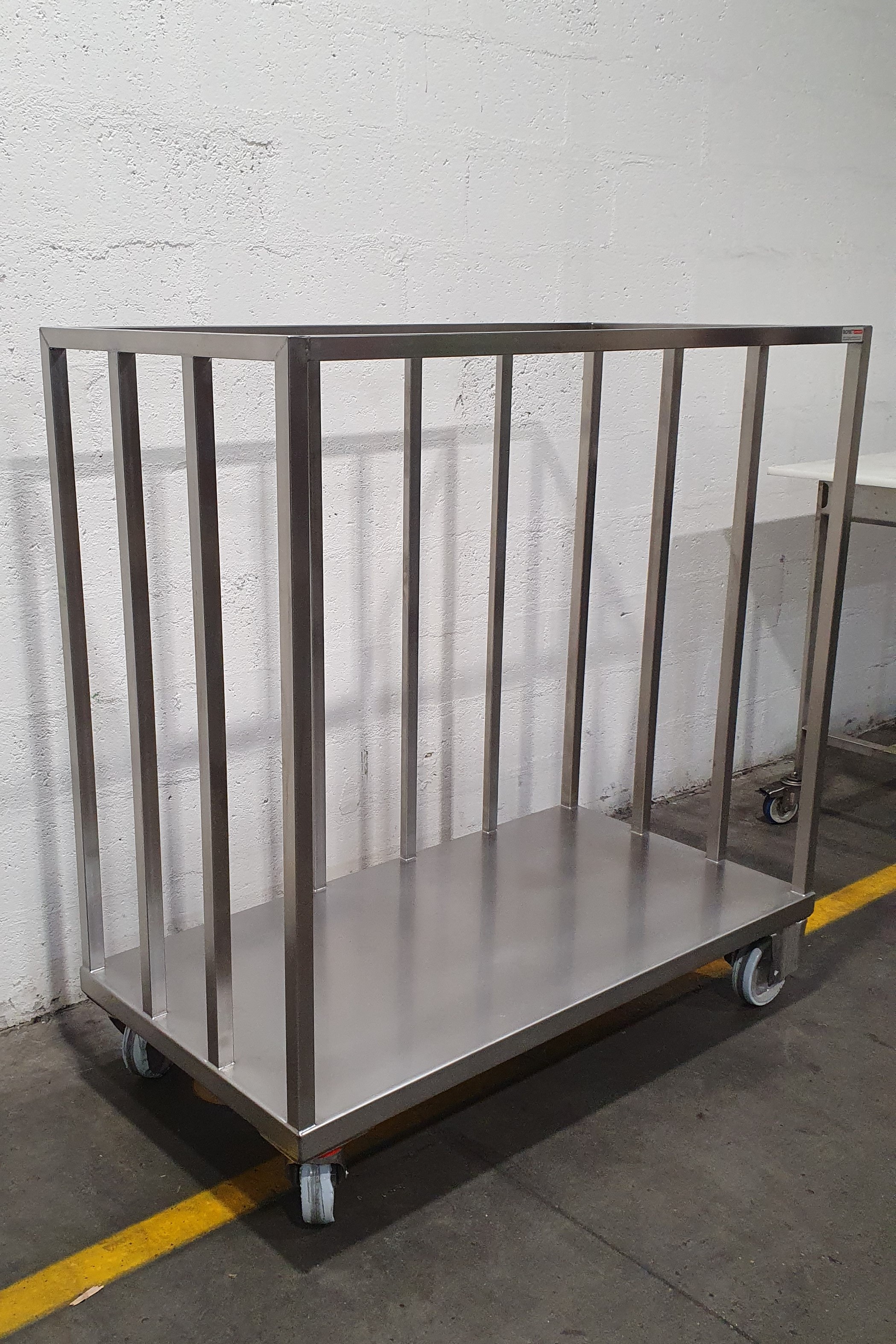 BOBET Matériel - Chariot inox de transport Lg1300 - Nous équipons…