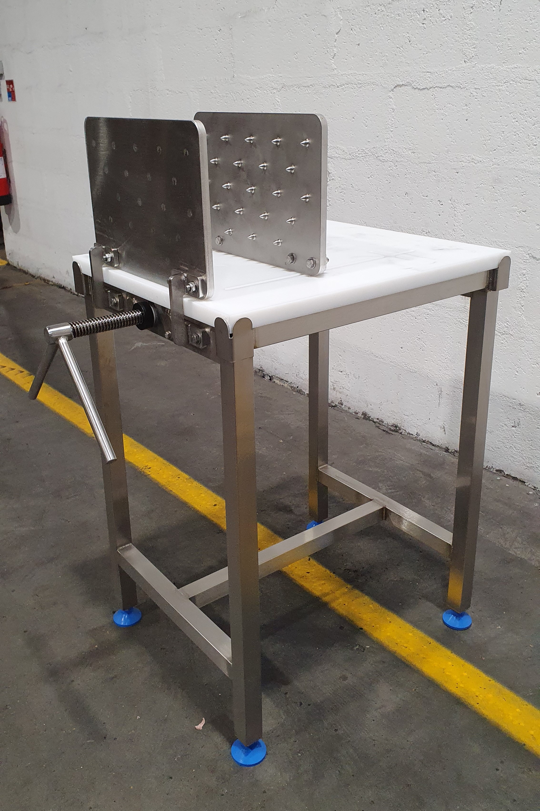 BOBET Matériel - Table avec étau - Nous équipons les industriels…