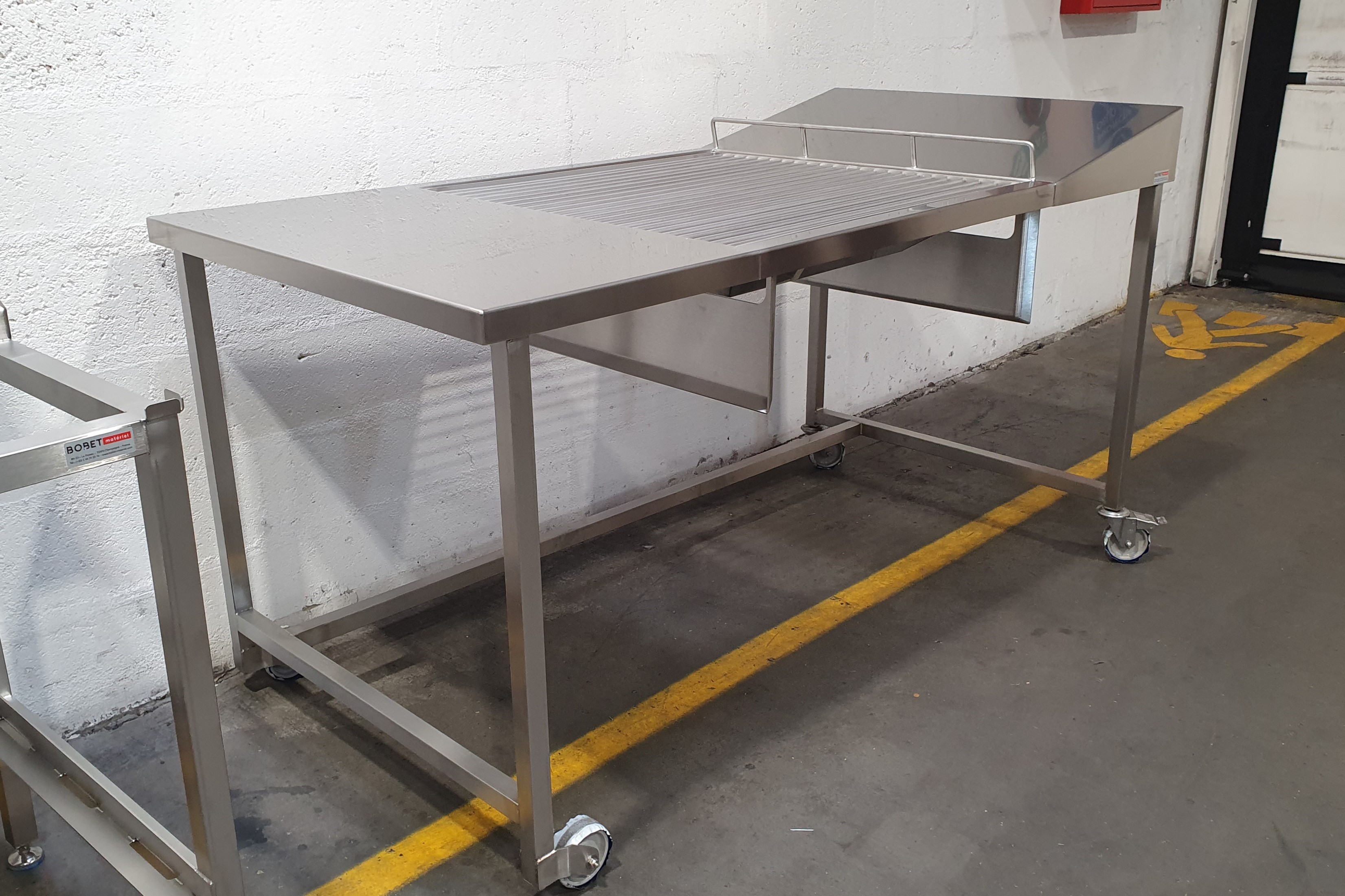 BOBET Matériel - Table de décaissage en inox - Nous équipons les…