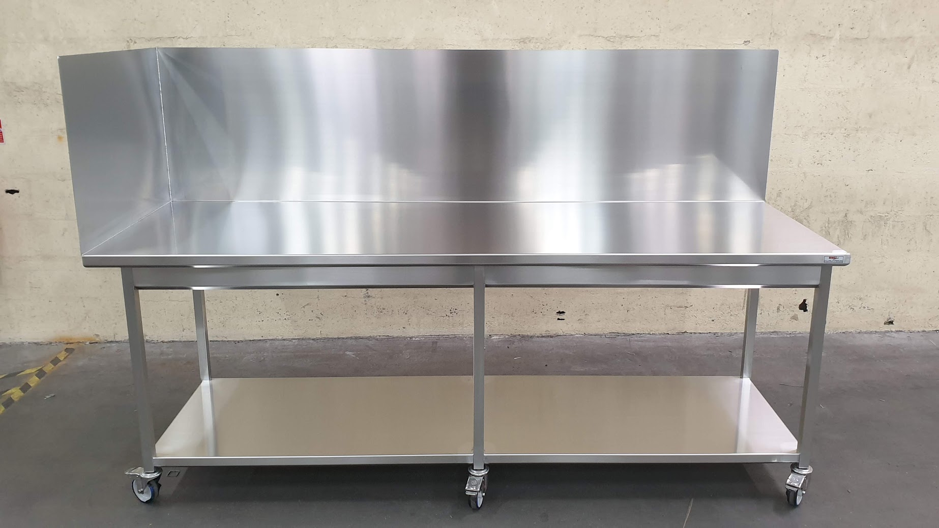 BOBET Matériel - Table inox 2400x800 sur roues - Nous équipons…