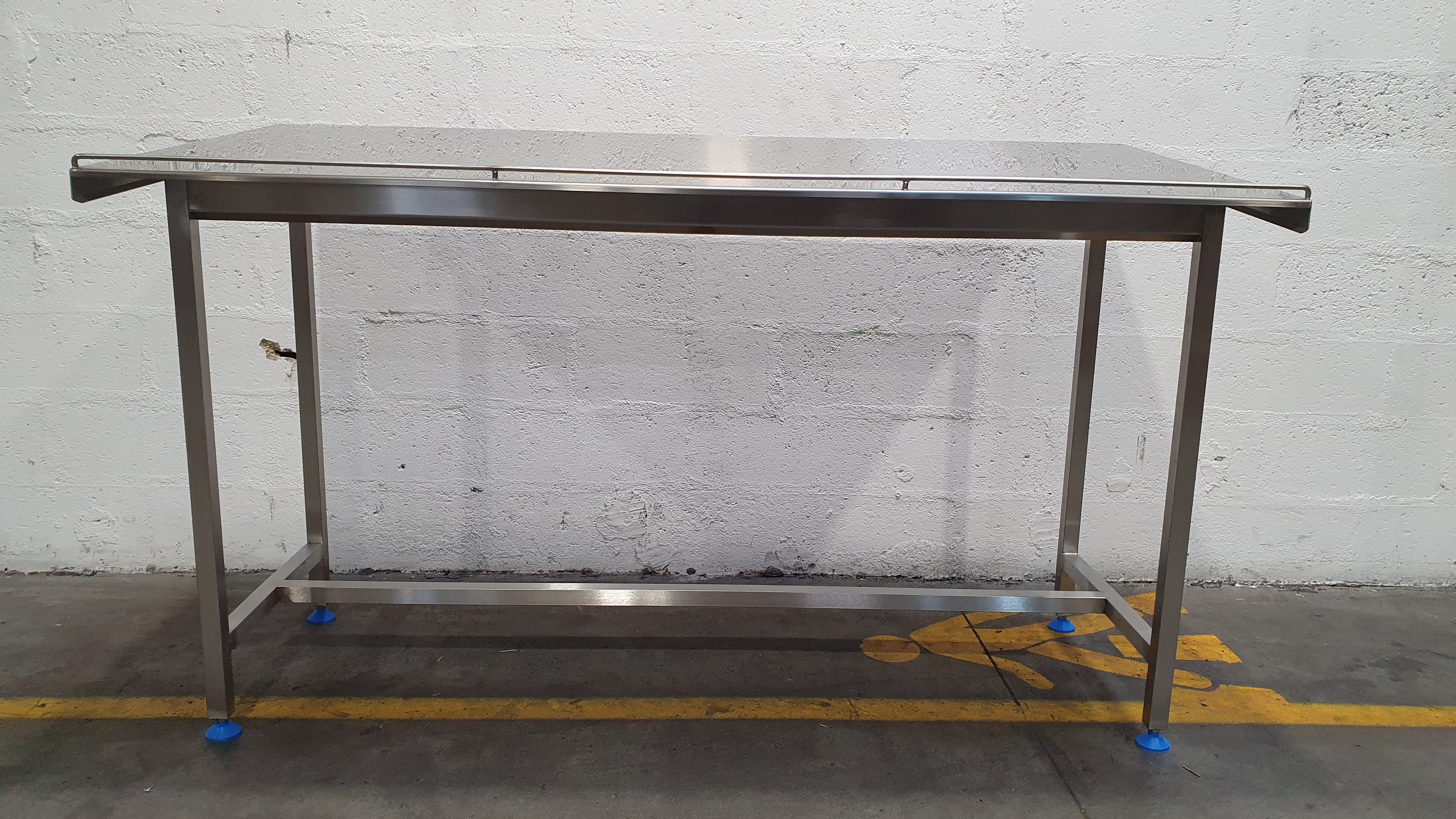 BOBET Matériel - Slanted stainless steel table with stopper - Nous…