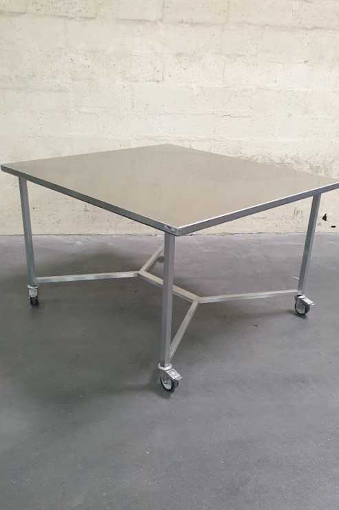 BOBET Matériel - Stainless steel table on wheels - Nous équipons…