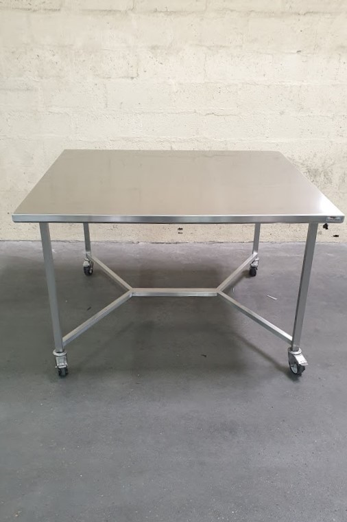 BOBET Matériel - Stainless steel table on wheels - Nous équipons…